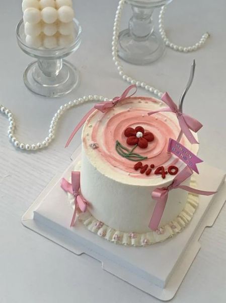 简单大方的蛋糕图片_怎么拍才好看-第1张图片-山城妙识