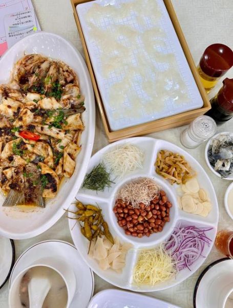 顺德鱼生十三种配料有哪些_正宗吃法怎么搭配-第1张图片-山城妙识 顺德鱼生十三种配料有哪些_正宗吃法怎么搭配-第1张图片-山城妙识