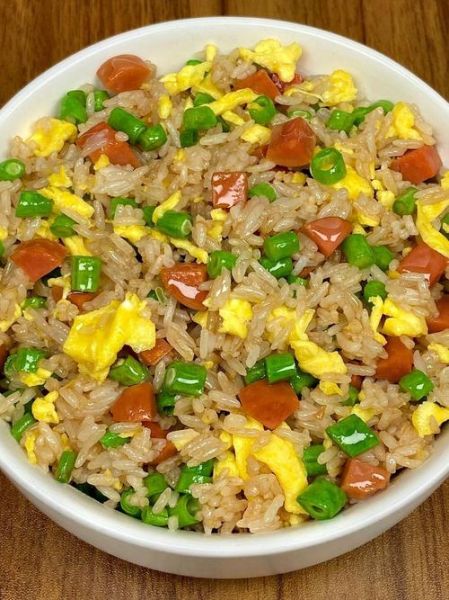 扬州炒饭怎么做才正宗_正宗扬州炒饭配料有哪些-第2张图片-山城妙识