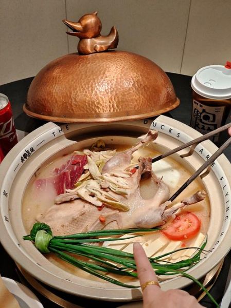 老鸭煲怎么炖好吃_老鸭煲用什么配料-第1张图片-山城妙识 老鸭煲怎么炖好吃_老鸭煲用什么配料-第1张图片-山城妙识