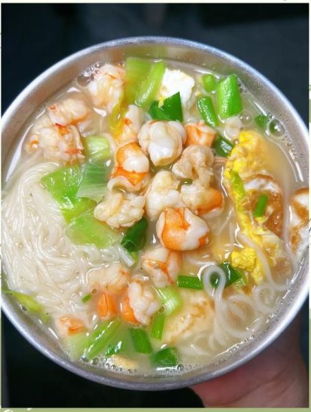 鲜虾面条怎么做_鲜虾面汤如何更鲜美-第2张图片-山城妙识 鲜虾面条怎么做_鲜虾面汤如何更鲜美-第2张图片-山城妙识