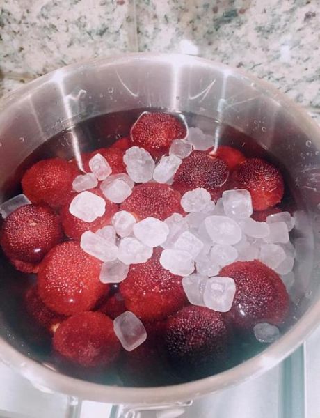 杨梅罐头怎么做_杨梅罐头家庭保存多久-第1张图片-山城妙识