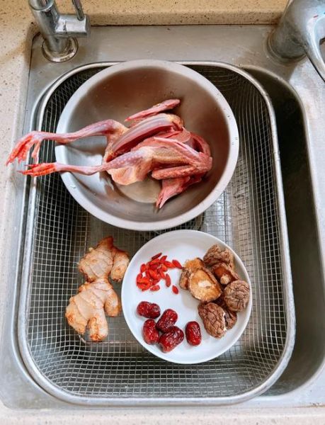 鸽子怎么清蒸好吃又营养_清蒸乳鸽做法窍门-第1张图片-山城妙识 鸽子怎么清蒸好吃又营养_清蒸乳鸽做法窍门-第1张图片-山城妙识