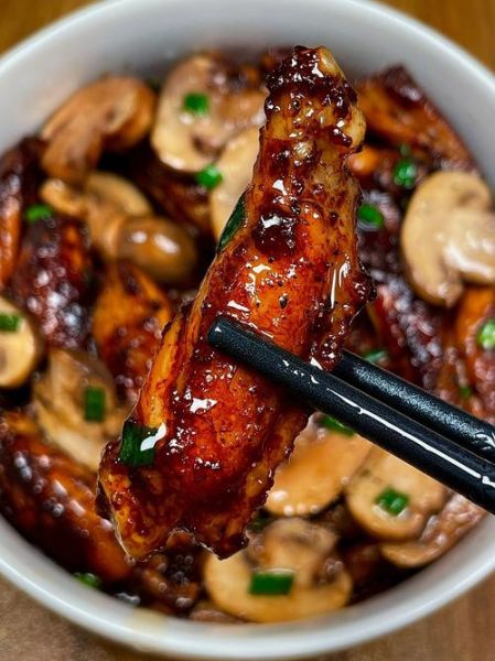 香菇炒鸡肉怎么做_香菇炒鸡肉用干香菇还是鲜香菇-第1张图片-山城妙识