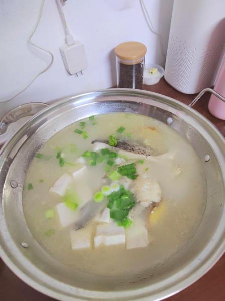 鱼头炖豆腐怎么做_鱼头炖豆腐的家常做法-第1张图片-山城妙识 鱼头炖豆腐怎么做_鱼头炖豆腐的家常做法-第1张图片-山城妙识