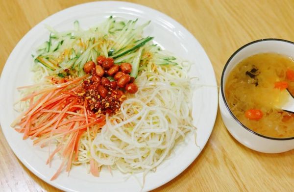 自制凉面怎么做_夏天凉面酱汁怎么调-第1张图片-山城妙识