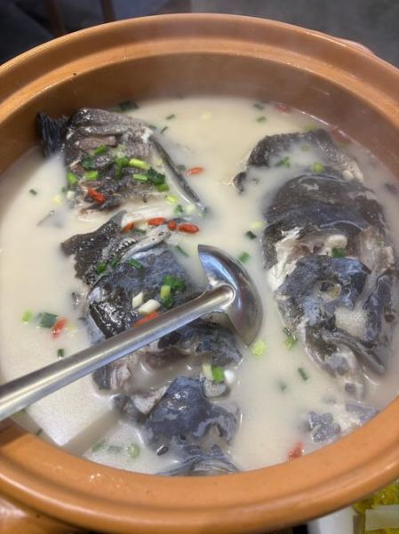 花鲢鱼头汤怎么做好吃_花鲢鱼头汤去腥窍门-第3张图片-山城妙识