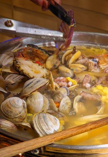 海鲜乱炖一锅鲜怎么做_海鲜乱炖用什么锅最好-第1张图片-山城妙识