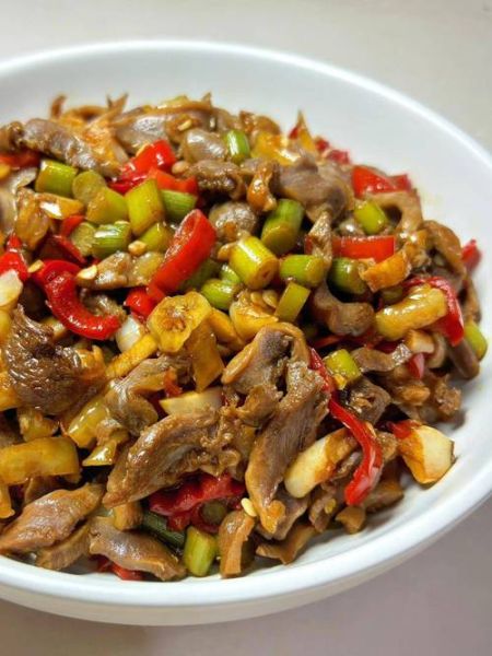 尖椒炒鸡杂怎么炒才脆嫩_鸡杂去腥的3个关键步骤-第3张图片-山城妙识 尖椒炒鸡杂怎么炒才脆嫩_鸡杂去腥的3个关键步骤-第3张图片-山城妙识