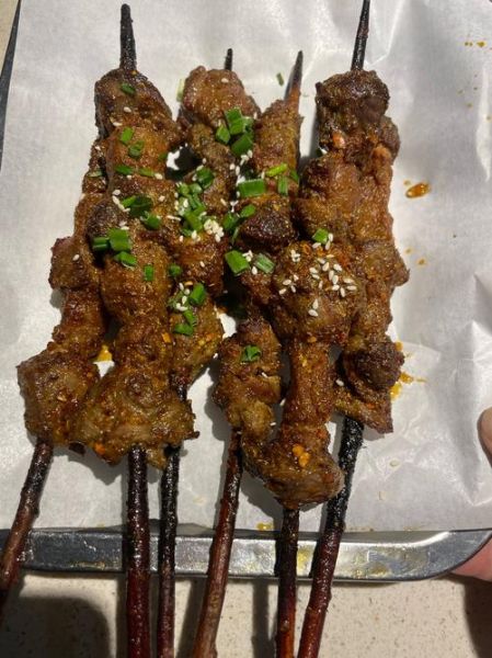 红柳烤肉和普通羊肉串区别_哪个更好吃-第2张图片-山城妙识 红柳烤肉和普通羊肉串区别_哪个更好吃-第2张图片-山城妙识