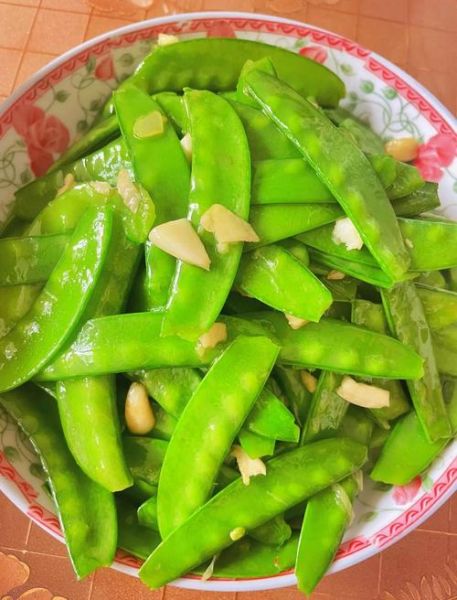 蒜蓉荷兰豆怎么炒才翠绿_蒜蓉荷兰豆焯水几分钟-第2张图片-山城妙识 蒜蓉荷兰豆怎么炒才翠绿_蒜蓉荷兰豆焯水几分钟-第2张图片-山城妙识