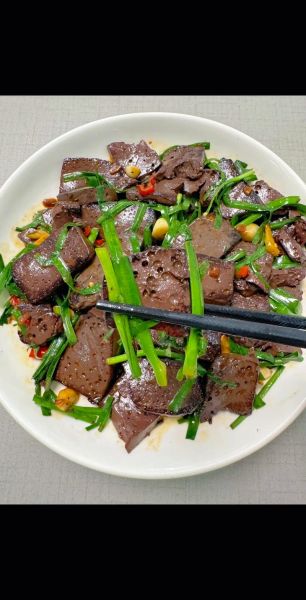 猪血炒韭菜怎么做_猪血炒韭菜的营养价值-第2张图片-山城妙识 猪血炒韭菜怎么做_猪血炒韭菜的营养价值-第2张图片-山城妙识