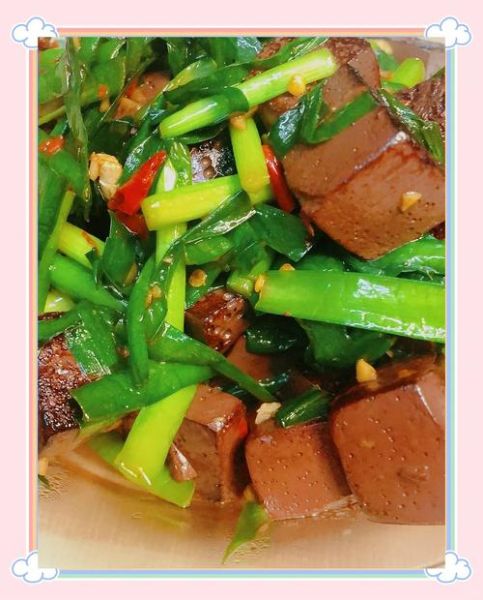 猪血炒韭菜怎么做_猪血炒韭菜的营养价值-第1张图片-山城妙识 猪血炒韭菜怎么做_猪血炒韭菜的营养价值-第1张图片-山城妙识