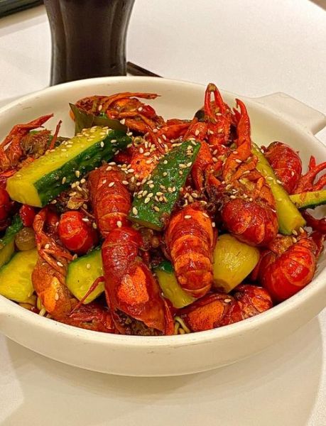 麻辣小龙虾怎么吃图解_剥壳技巧全攻略-第1张图片-山城妙识