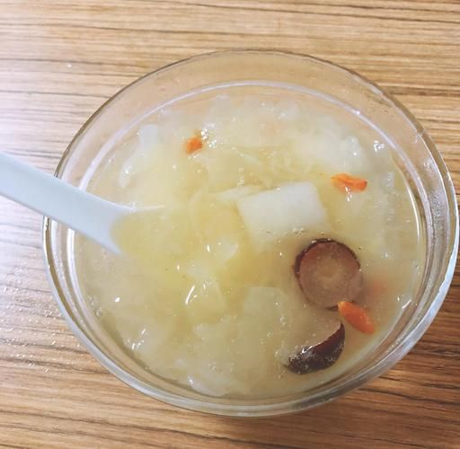 鲜银耳雪梨汤的做法_如何煮出胶质浓稠-第1张图片-山城妙识