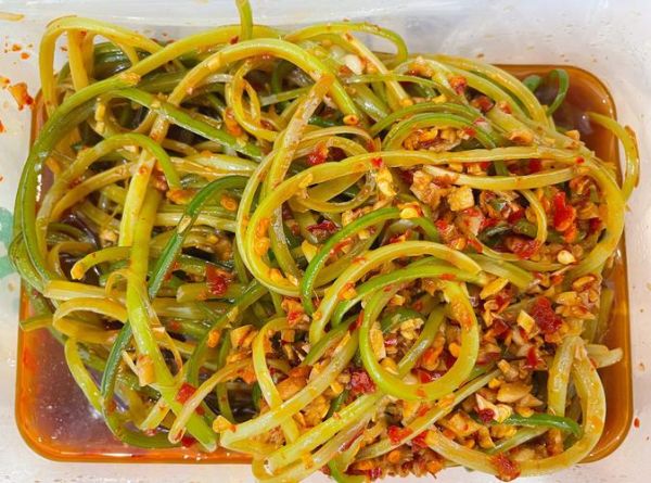 腌蒜苗的做法_怎么腌才脆-第1张图片-山城妙识