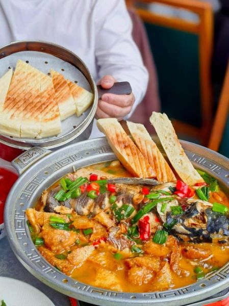 鱼头泡饼用什么鱼_哪种鱼头最适合做鱼头泡饼-第2张图片-山城妙识 鱼头泡饼用什么鱼_哪种鱼头最适合做鱼头泡饼-第2张图片-山城妙识