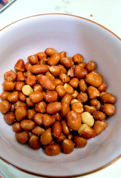 油炸五香花生米怎么做_油炸花生米不糊技巧-第1张图片-山城妙识