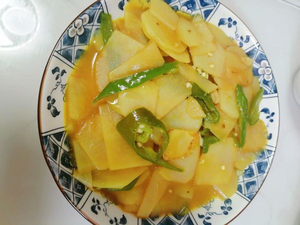 土豆片炒辣椒怎么做_土豆片炒辣椒家常做法-第2张图片-山城妙识 土豆片炒辣椒怎么做_土豆片炒辣椒家常做法-第2张图片-山城妙识