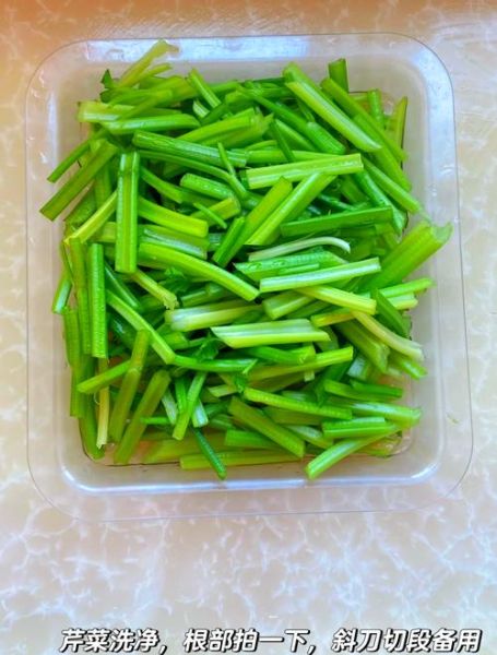 肉片炒芹菜怎么炒好吃_肉片炒芹菜的家常做法-第1张图片-山城妙识
