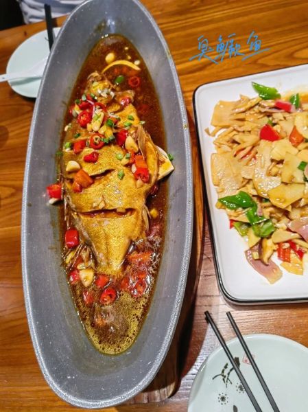 徽菜代表菜有哪些_如何区分臭鳜鱼与毛豆腐-第1张图片-山城妙识 徽菜代表菜有哪些_如何区分臭鳜鱼与毛豆腐-第1张图片-山城妙识