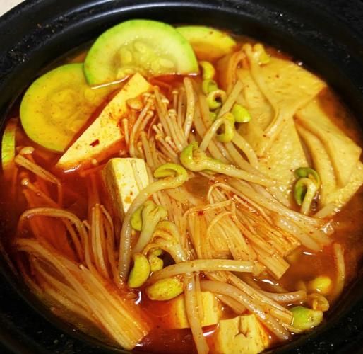 辣白菜泡菜汤怎么做_正宗韩式辣白菜汤秘诀-第1张图片-山城妙识 辣白菜泡菜汤怎么做_正宗韩式辣白菜汤秘诀-第1张图片-山城妙识