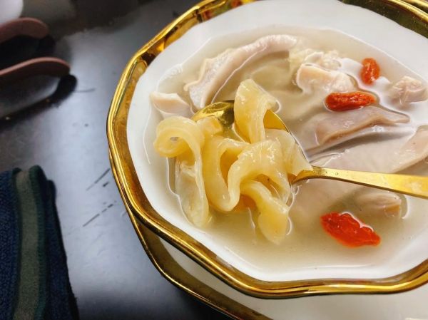 鱼肚炖什么最好_鱼肚炖什么最滋补-第1张图片-山城妙识