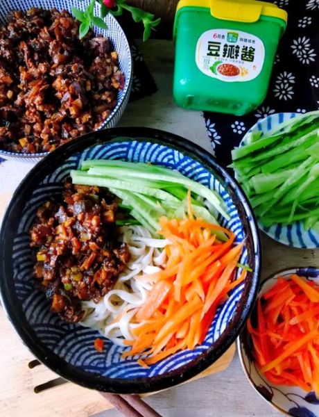 炸酱面用什么酱最好吃_炸酱面三种酱的区别-第1张图片-山城妙识