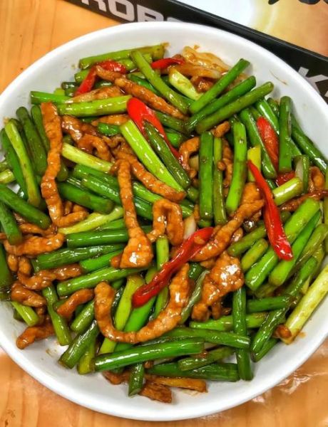 青蒜炒肉怎么做才嫩_青蒜炒肉的家常做法大全-第2张图片-山城妙识 青蒜炒肉怎么做才嫩_青蒜炒肉的家常做法大全-第2张图片-山城妙识