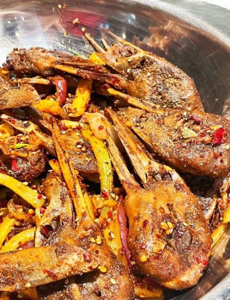 麻辣干锅鸭头怎么做_鸭头去腥技巧-第1张图片-山城妙识