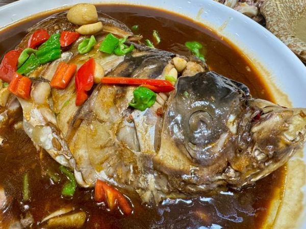 红烧鲢鱼头怎么做_红烧鲢鱼头用什么调料-第2张图片-山城妙识 红烧鲢鱼头怎么做_红烧鲢鱼头用什么调料-第2张图片-山城妙识