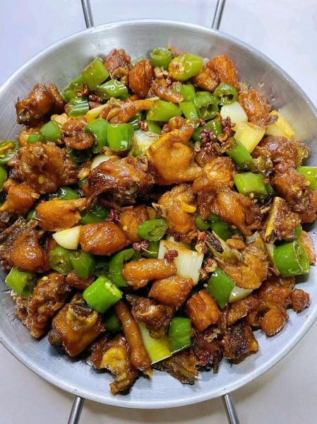 青椒炒鸡怎么炒_青椒炒鸡用什么鸡最好-第2张图片-山城妙识 青椒炒鸡怎么炒_青椒炒鸡用什么鸡最好-第2张图片-山城妙识