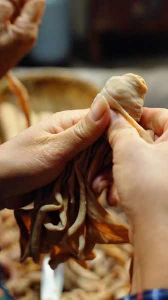 猪小肠怎么洗才不苦_猪小肠去苦味技巧-第2张图片-山城妙识 猪小肠怎么洗才不苦_猪小肠去苦味技巧-第2张图片-山城妙识