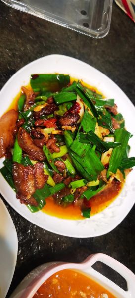 蒜苗回锅肉怎么做_回锅肉先煮还是先炒-第1张图片-山城妙识