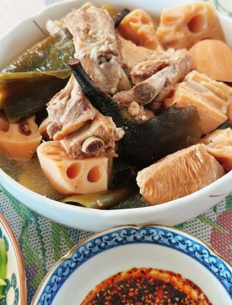 海带莲藕排骨汤怎么做_海带莲藕排骨汤的功效-第1张图片-山城妙识 海带莲藕排骨汤怎么做_海带莲藕排骨汤的功效-第1张图片-山城妙识