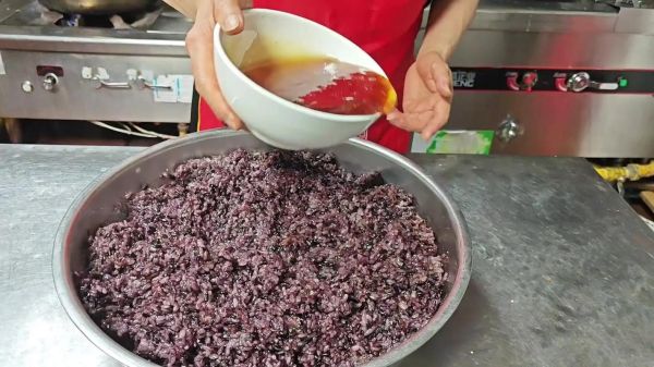 黑米八宝饭怎么做_黑米需要泡多久-第1张图片-山城妙识 黑米八宝饭怎么做_黑米需要泡多久-第1张图片-山城妙识