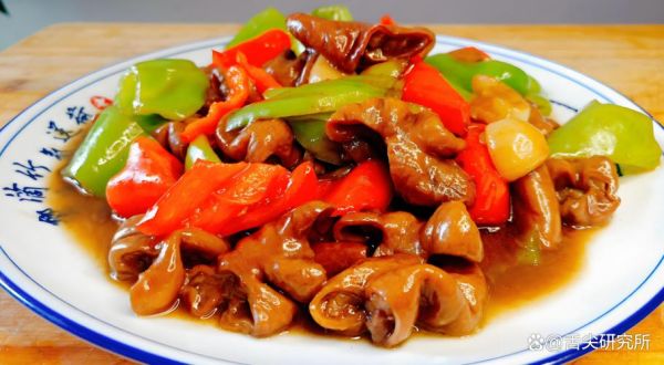 红烧肥肠怎么做好吃_红烧肥肠焯水还是直接炒-第1张图片-山城妙识