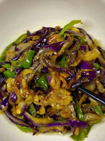 爆炒茄子怎么做_茄子怎么炒才不吸油-第1张图片-山城妙识 爆炒茄子怎么做_茄子怎么炒才不吸油-第1张图片-山城妙识