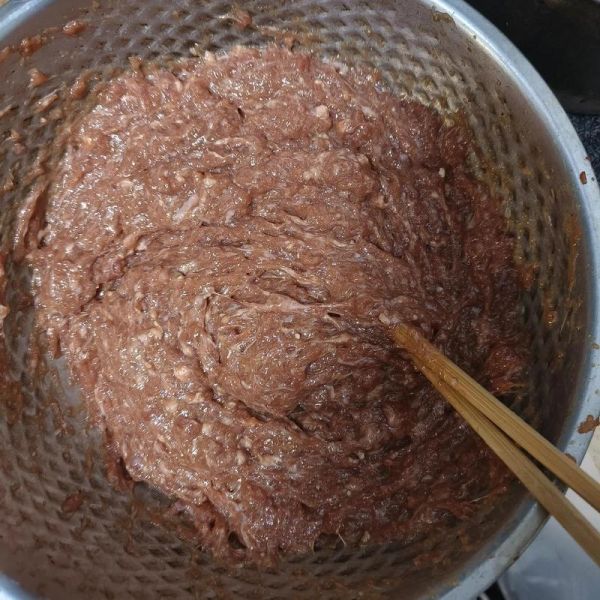 牛肉芹菜馅饺子怎么调馅_牛肉芹菜饺子馅要不要焯水-第1张图片-山城妙识 牛肉芹菜馅饺子怎么调馅_牛肉芹菜饺子馅要不要焯水-第1张图片-山城妙识