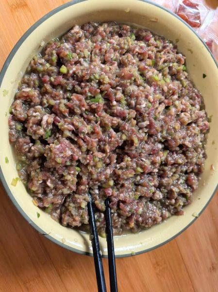 牛肉芹菜馅饺子怎么调馅_牛肉芹菜饺子馅要不要焯水-第2张图片-山城妙识 牛肉芹菜馅饺子怎么调馅_牛肉芹菜饺子馅要不要焯水-第2张图片-山城妙识