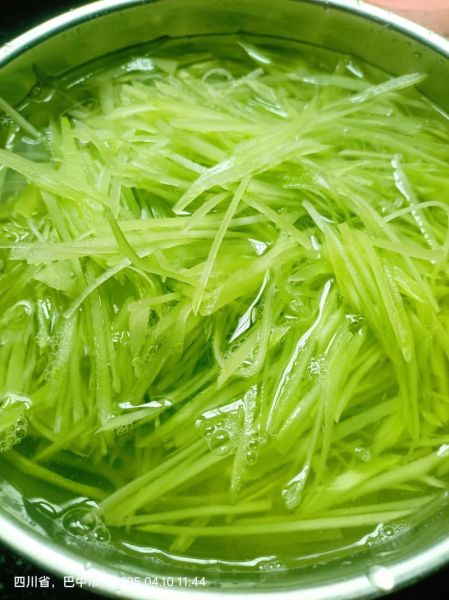 凉拌莴笋丝能减肥吗_莴笋丝凉拌有什么功效-第1张图片-山城妙识 凉拌莴笋丝能减肥吗_莴笋丝凉拌有什么功效-第1张图片-山城妙识