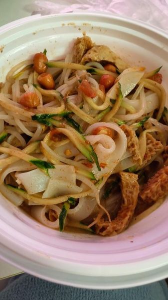 麻酱凉皮怎么做_麻酱凉皮热量高吗-第3张图片-山城妙识