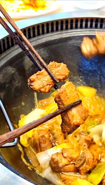 铁锅炖排骨怎么做_铁锅炖排骨需要焯水吗-第1张图片-山城妙识