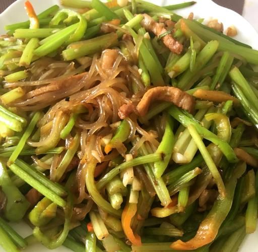 芹菜炒粉条怎么炒不粘锅_芹菜炒粉条的家常做法-第2张图片-山城妙识 芹菜炒粉条怎么炒不粘锅_芹菜炒粉条的家常做法-第2张图片-山城妙识