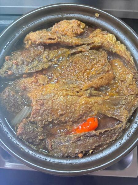 酱炖鲫鱼的家常做法_鲫鱼怎么炖才入味-第1张图片-山城妙识