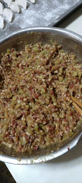 芹菜肉馅怎么调好吃_芹菜肉馅饺子调馅技巧-第2张图片-山城妙识 芹菜肉馅怎么调好吃_芹菜肉馅饺子调馅技巧-第2张图片-山城妙识