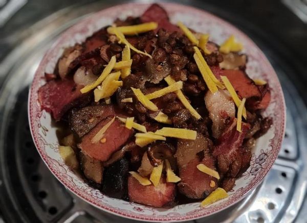 蒸腊肉什么菜垫底_蒸腊肉用什么垫底最好-第2张图片-山城妙识 蒸腊肉什么菜垫底_蒸腊肉用什么垫底最好-第2张图片-山城妙识