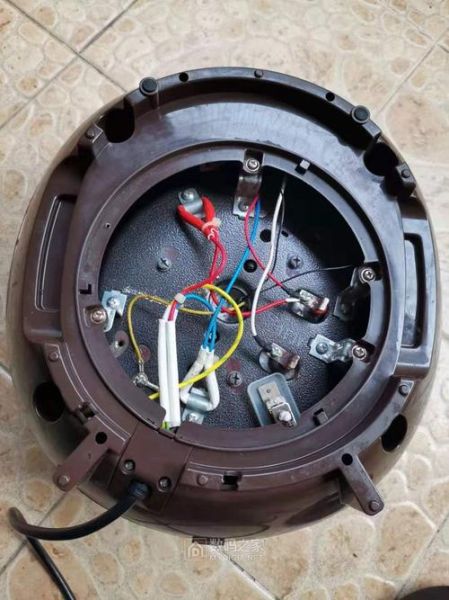 苏泊尔电压力锅上盖怎么拆_上盖拆解图解-第3张图片-山城妙识 苏泊尔电压力锅上盖怎么拆_上盖拆解图解-第3张图片-山城妙识