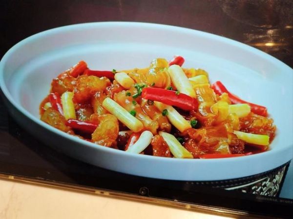 葱烧牛蹄筋怎么做_牛蹄筋焯水多久才软烂-第1张图片-山城妙识