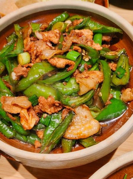 湘菜小炒肉怎么做_正宗做法步骤-第1张图片-山城妙识